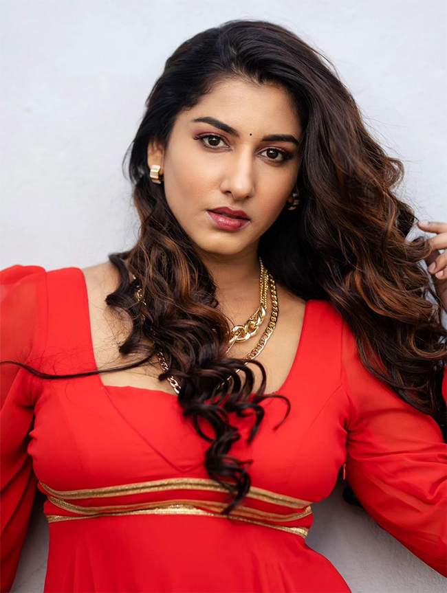 Anchor Vishnu Priya: అందాల ఆరబోతలో తగ్గేదేలే అంటున్న విష్ణుప్రియ..(ఫోటోలు) | Anchor Vishnu Priya ...